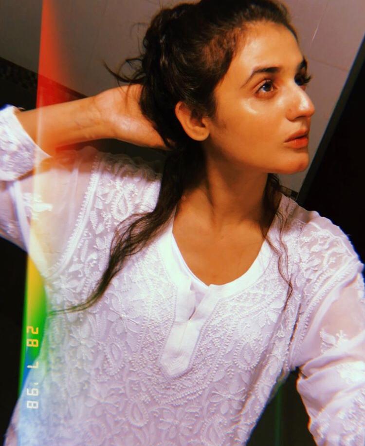 Lucknowii Chickankari Kurta White - J's Store